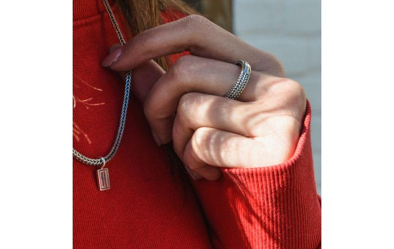 Juwelier van Schaik in Zetten horloges sieraden en trouwringen